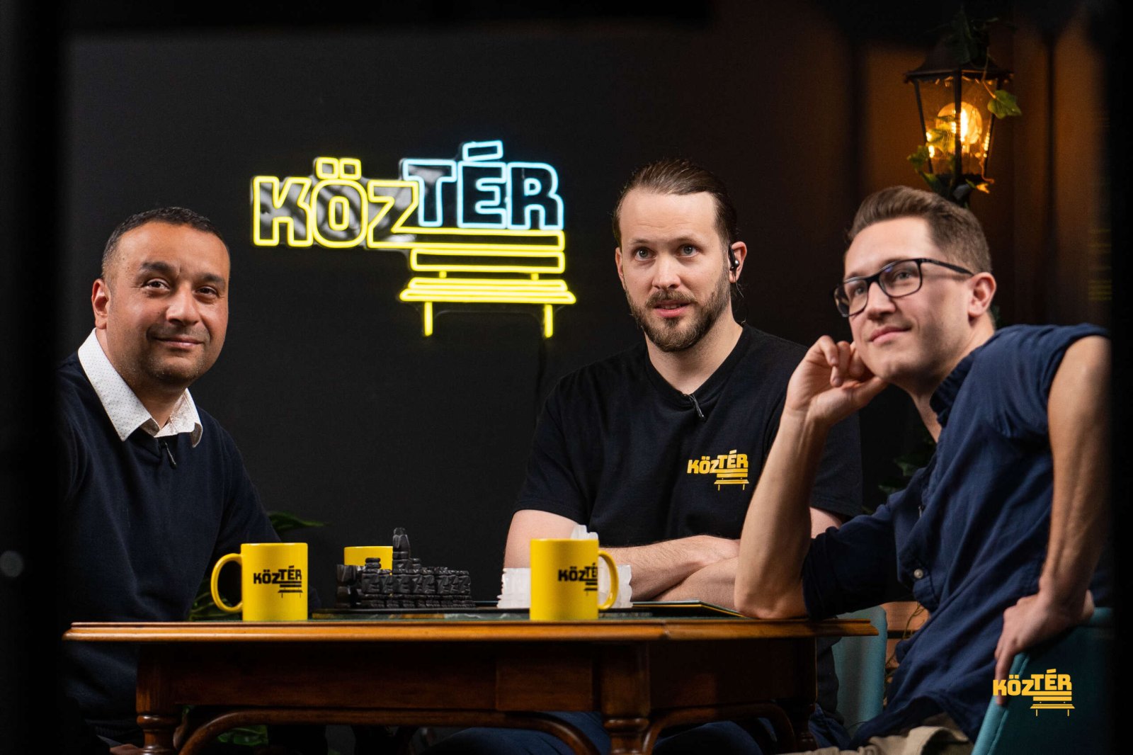 „Nem látjuk szembejönni a kormányváltást” – Bedő feat. Lőcsei / KözBeszéd